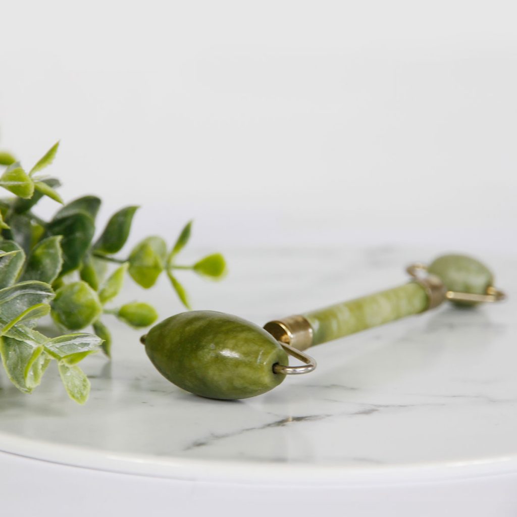 De Puff Me Jade Stone Facial Roller - Earth4Me